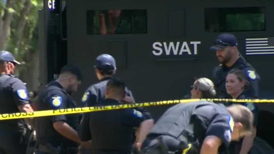 Sacramento police detain man after standoff in Land Park