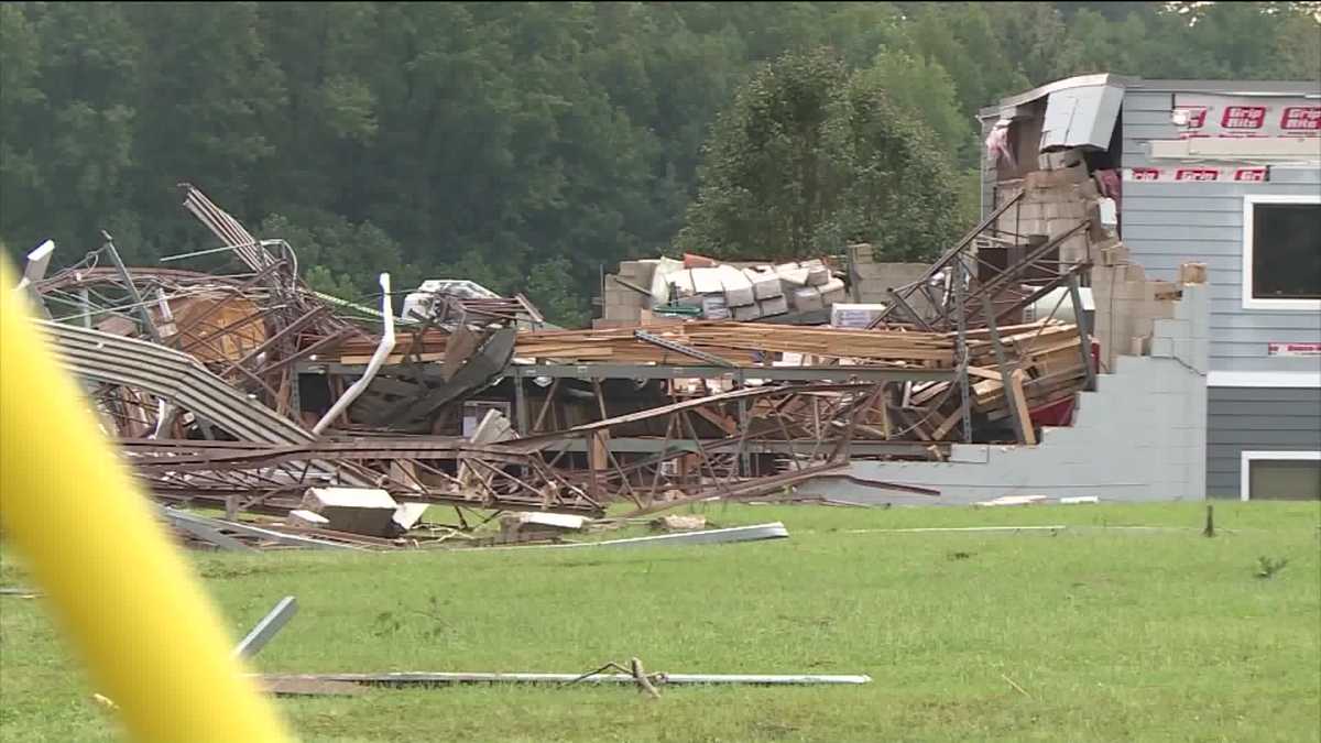 Video captures moment deadly tornado tore through town