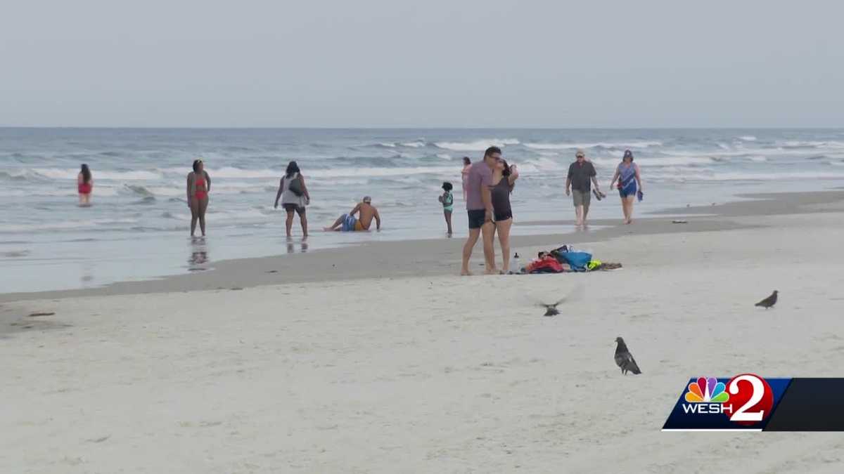 Crowds gather at some Florida beaches