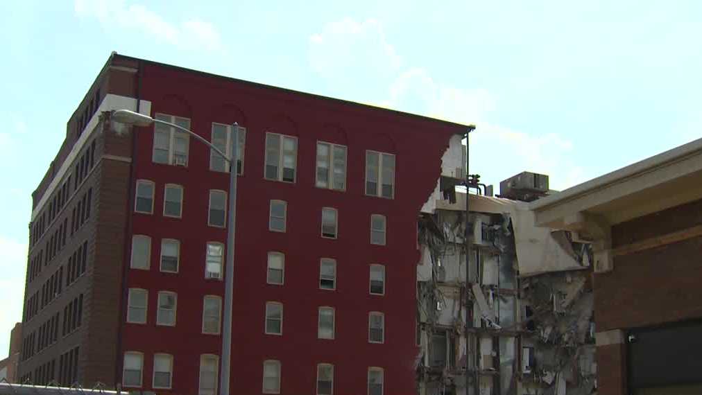 Façade appeared 'ready to fall,' but residents were allowed to stay ...