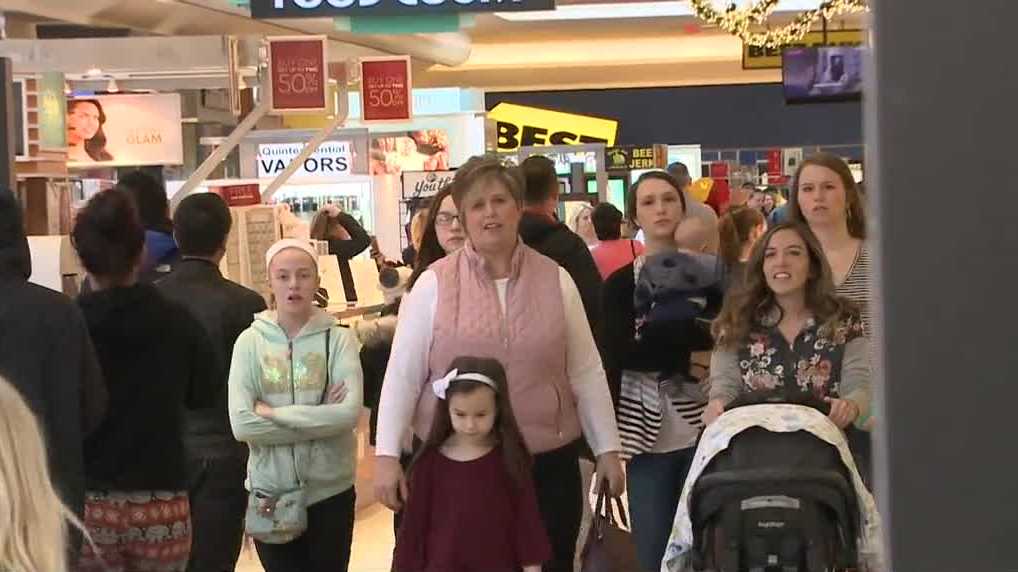 Online, local retailers report busy holiday shopping season
