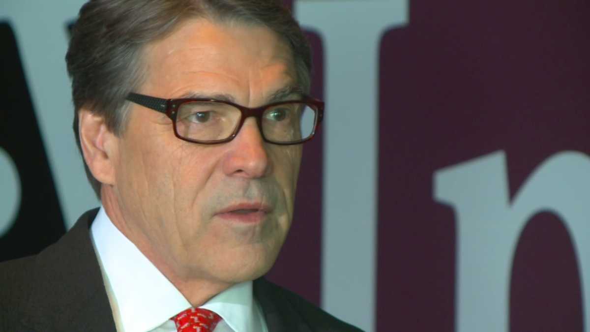 Rick Perry returns to Iowa
