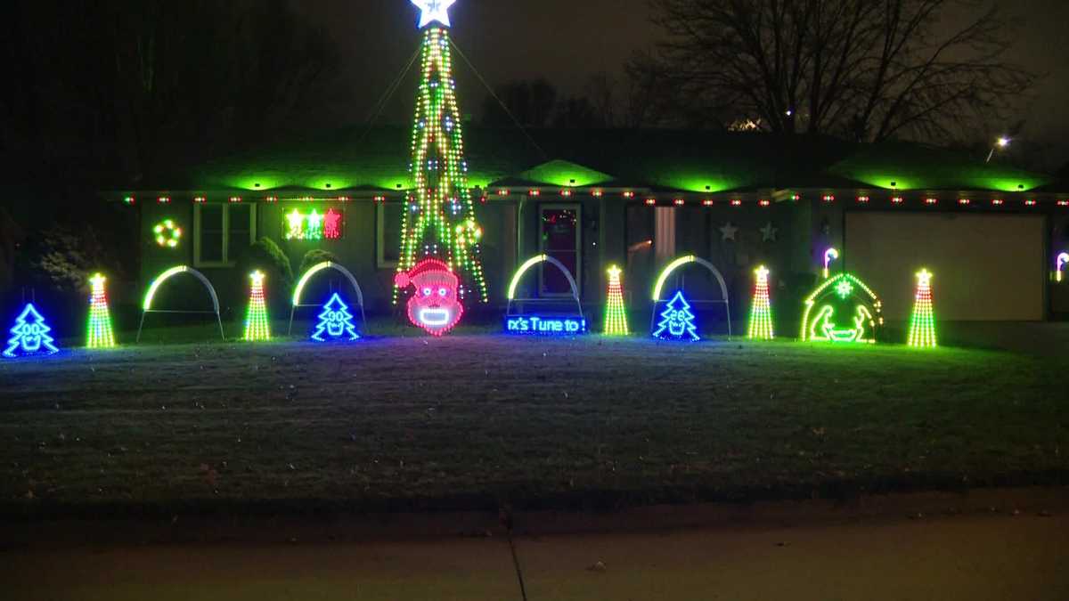 Omaha light show features singing trees, Santa doing the Floss