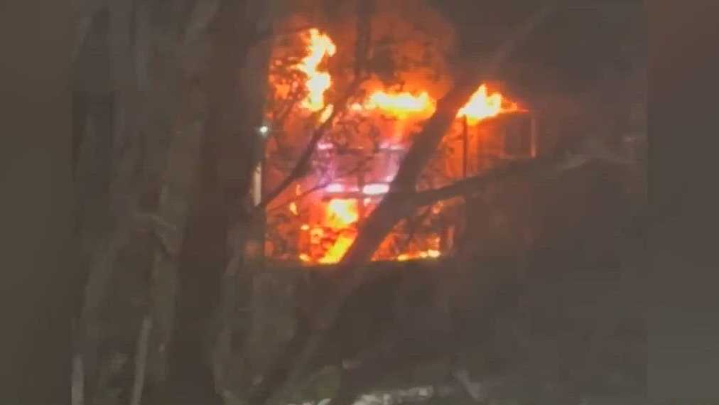 Residents jump from windows to escape Milwaukee apartment fire