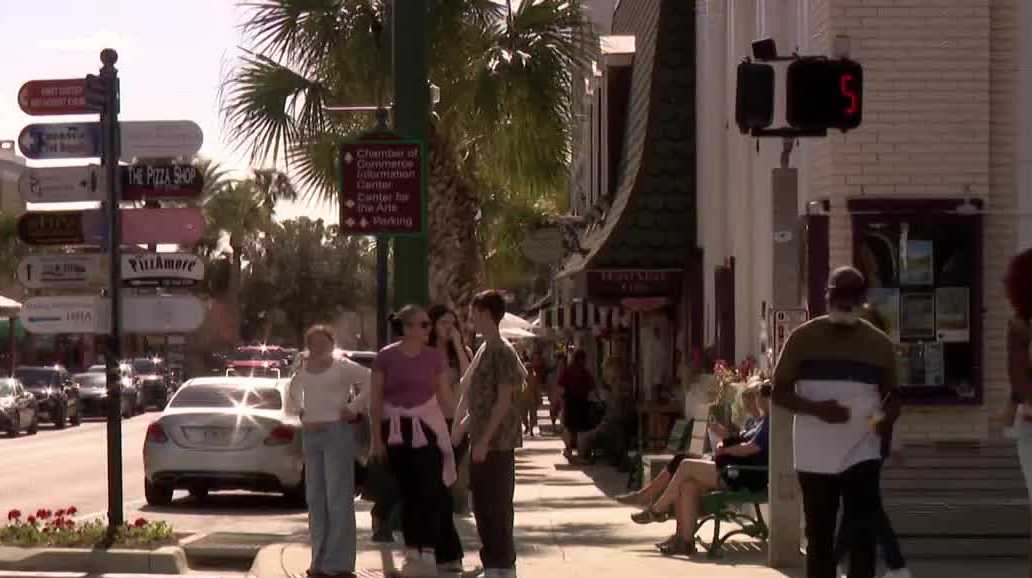 Central Florida holiday shoppers are supporting local businesses