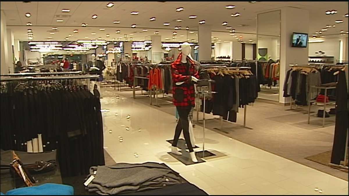 Halls new Crown Center store ready to debut