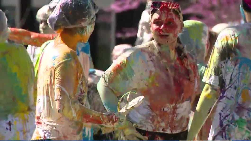 Drake Relays celebrations begin with bell ringing and paint fight