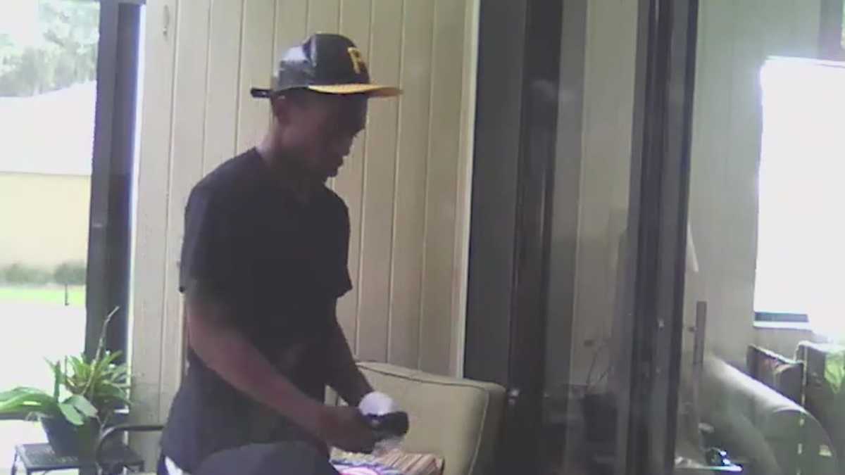 Video shows burglars breaking into, ransacking Apopka home Video shows burglars breaking into, ransacking Apopka home