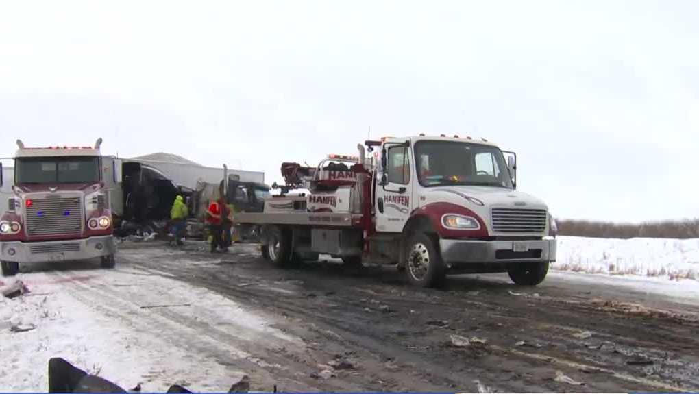 Iowa tow truck drivers worry proposed legislation could put them in danger