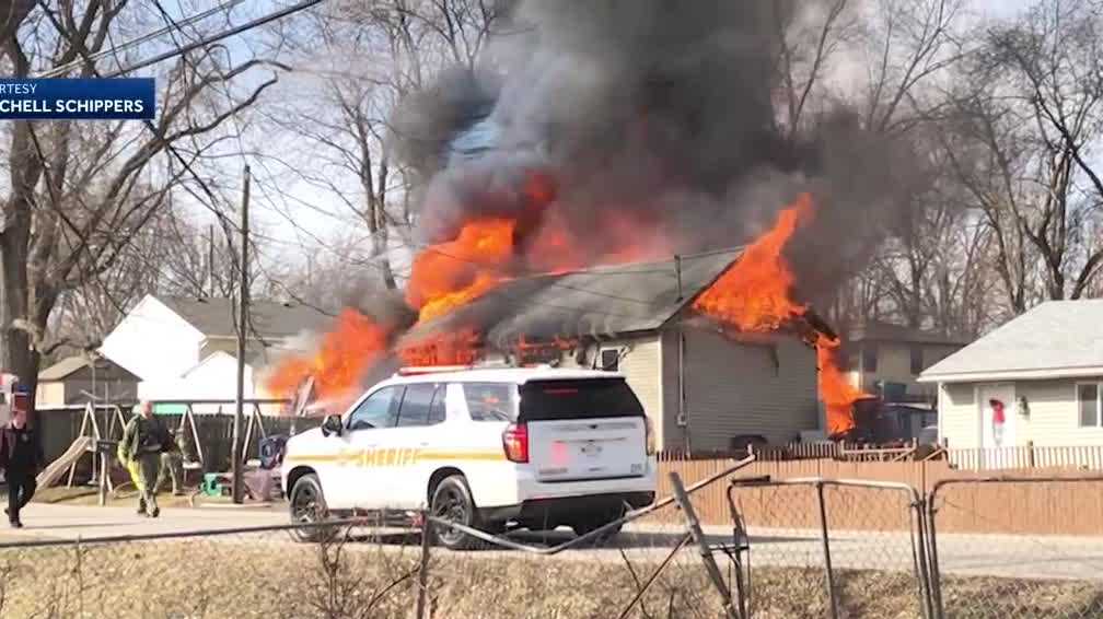 Des Moines crews battle house fire on NE 26th Street
