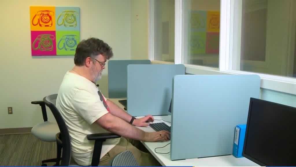 Calls for help jump 25% after 988 hotline launches in Iowa