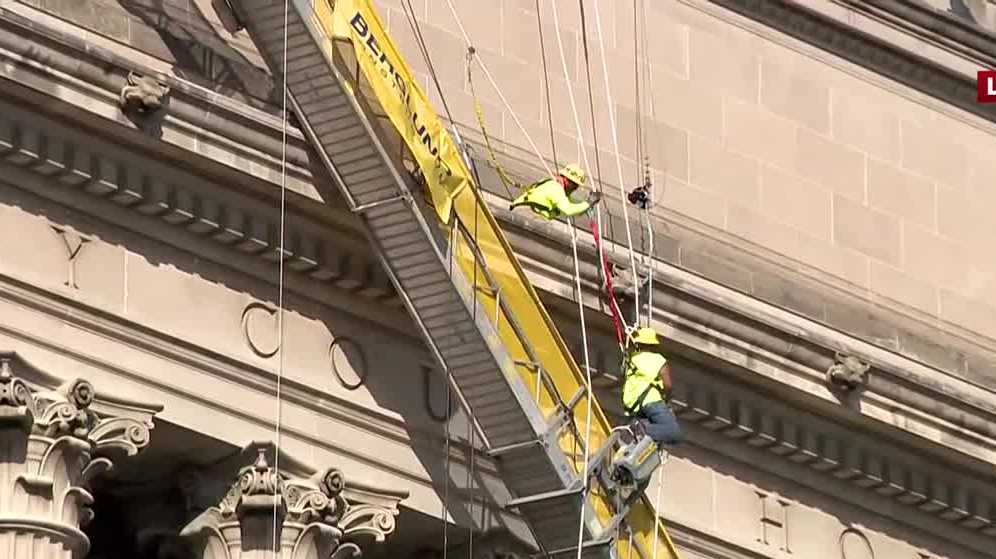 Heroic rescue as scaffold dangles from Milwaukee courthouse