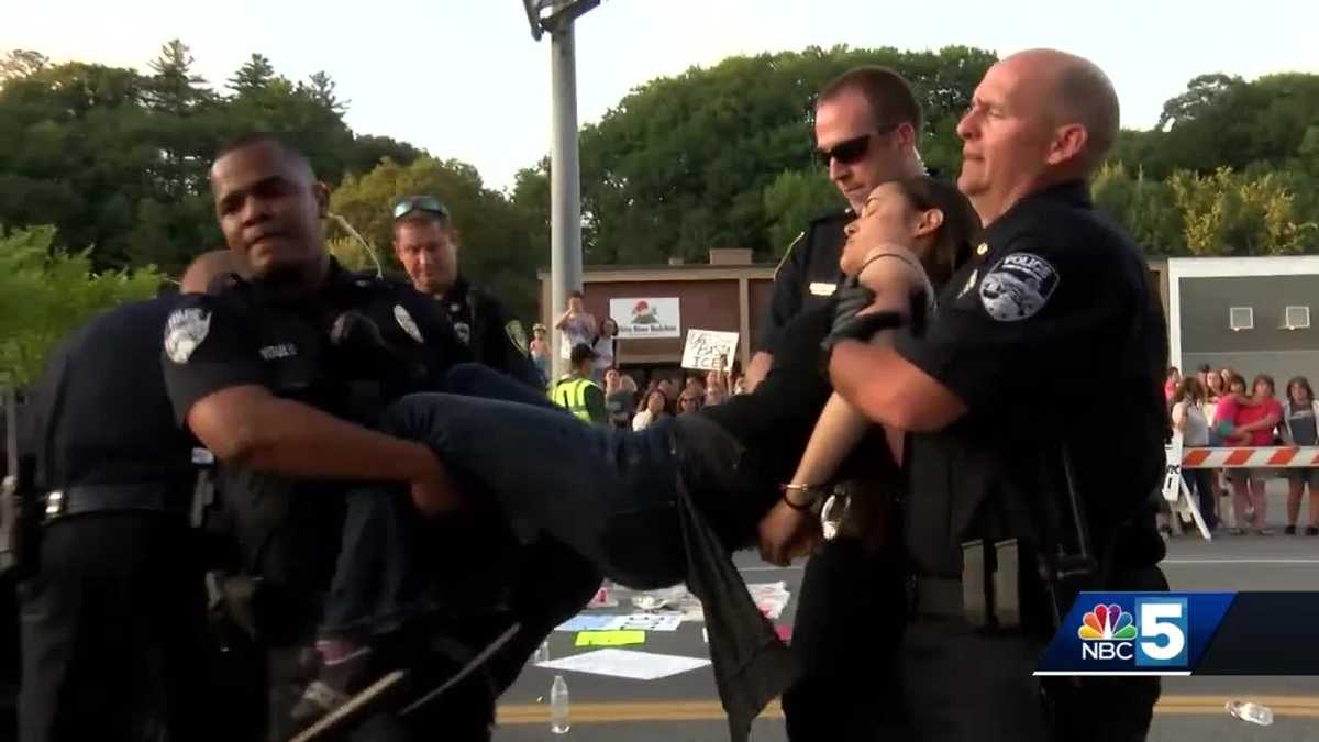 26 arrested after immigration protest blocks major road