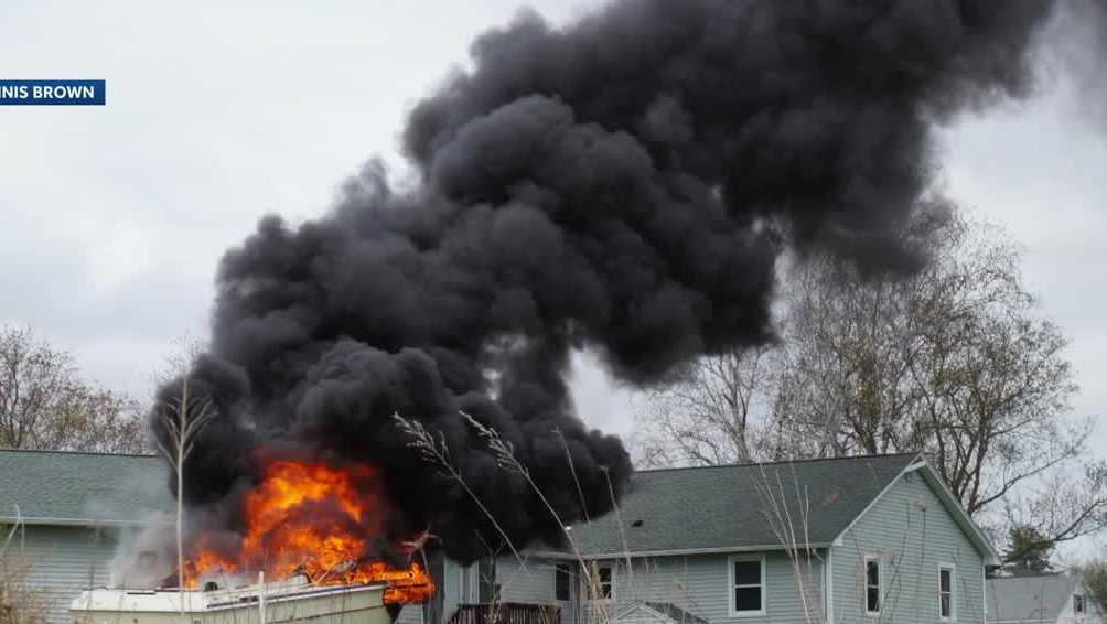 Authorities investigating boat fire in Epping