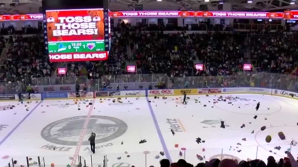 Watch Everblades host Orlando Solar Bears in annual Teddy Bear Toss ...