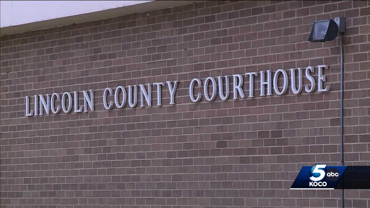 Oklahoma Judge Allegedly Uses Social Media During Murder Trial