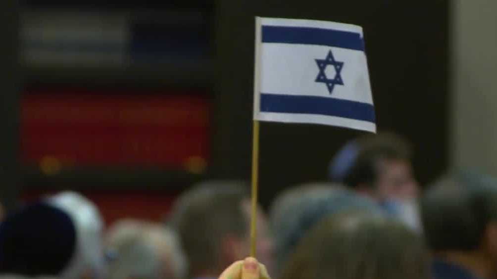 Des Moines’ Jewish community gathers in solidarity with Israel