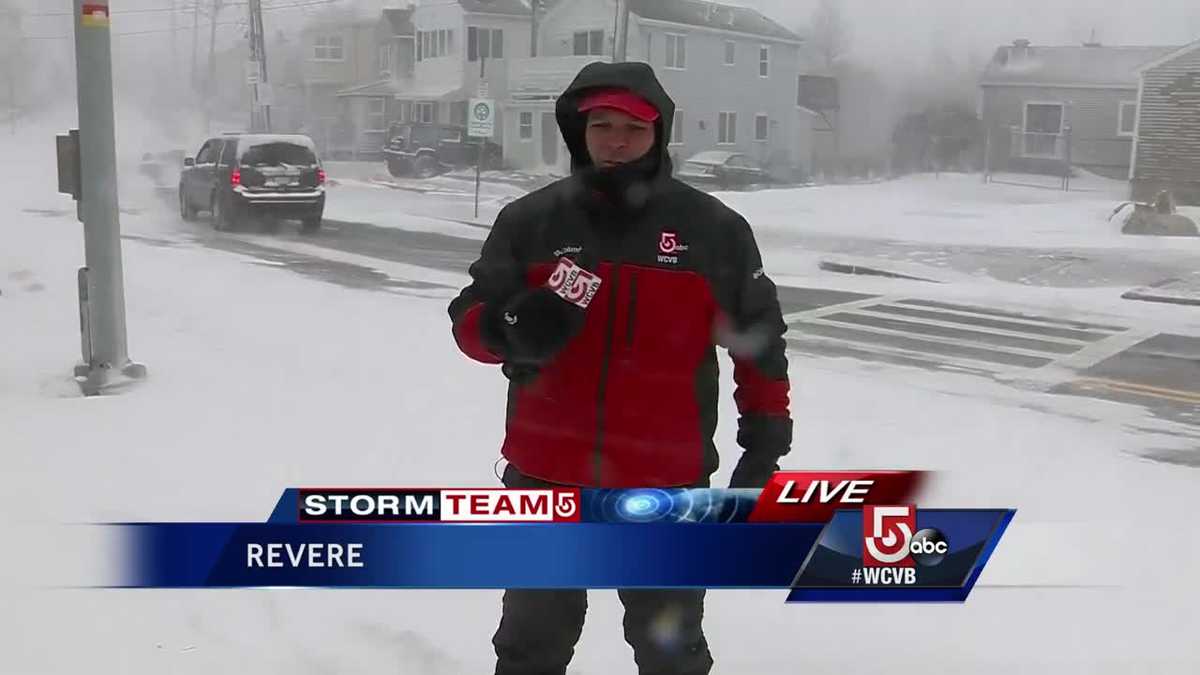 Heavy snow bands moving east