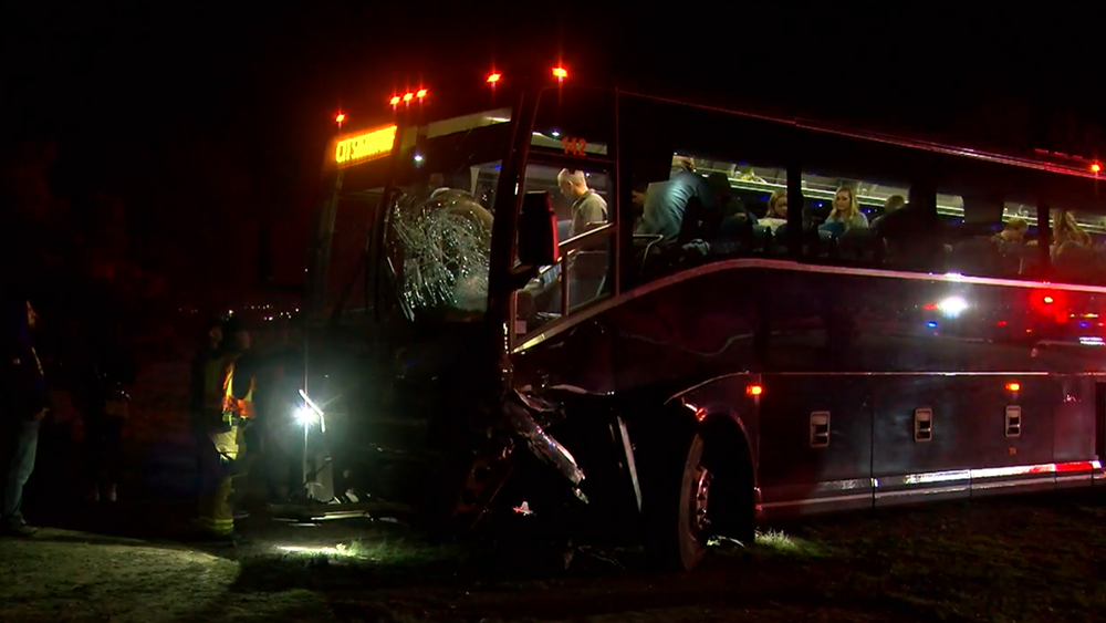 Tulsa crash involving charter bus leaves 1 dead, OHP says
