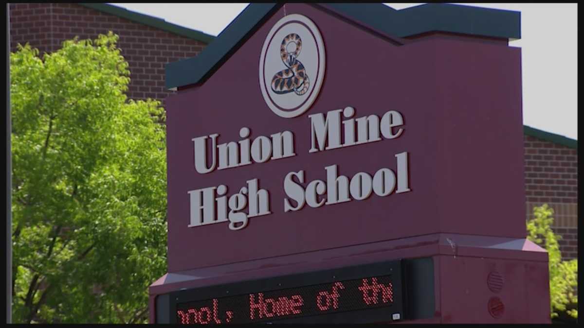Union Mine HS football players collapse after game