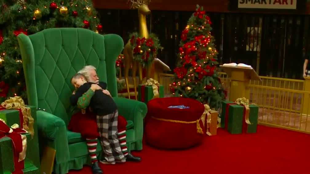 Santa Cares Day opens Jordan Creek Mall early for children with special ...