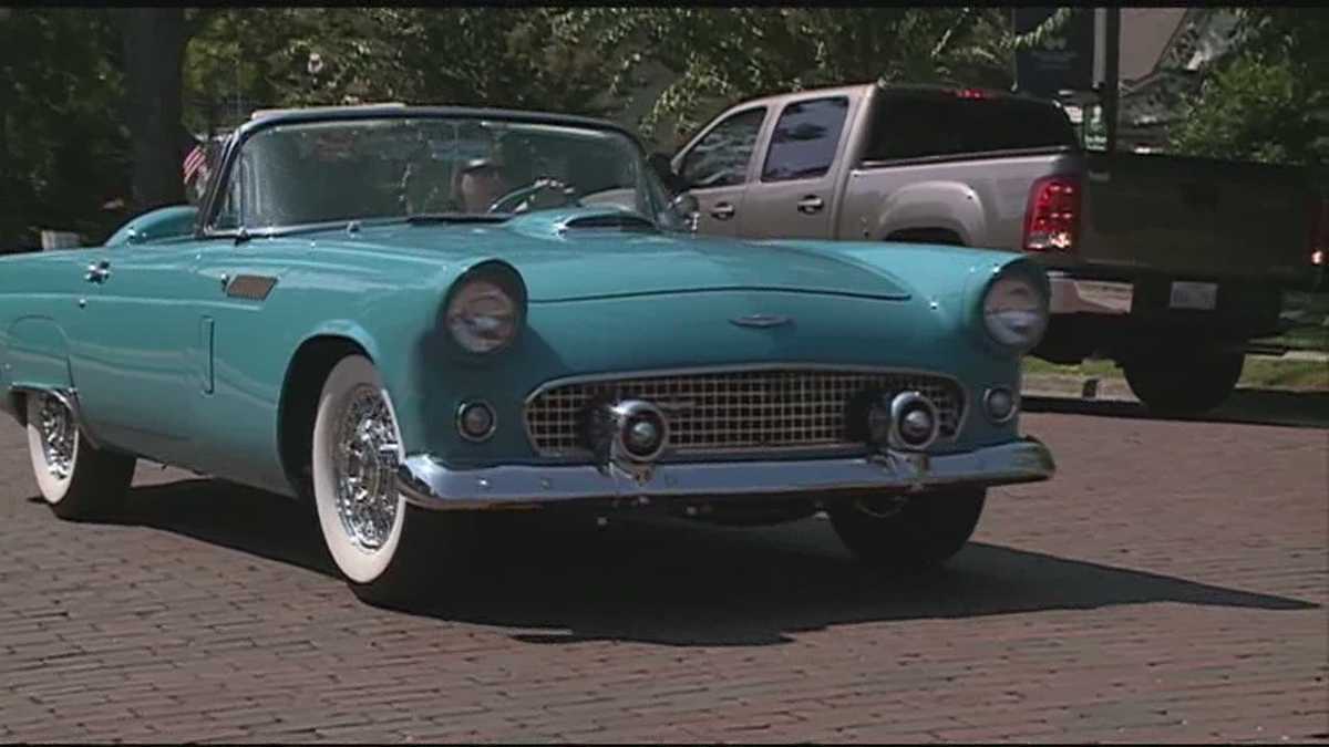 Classic car parade in Clinton
