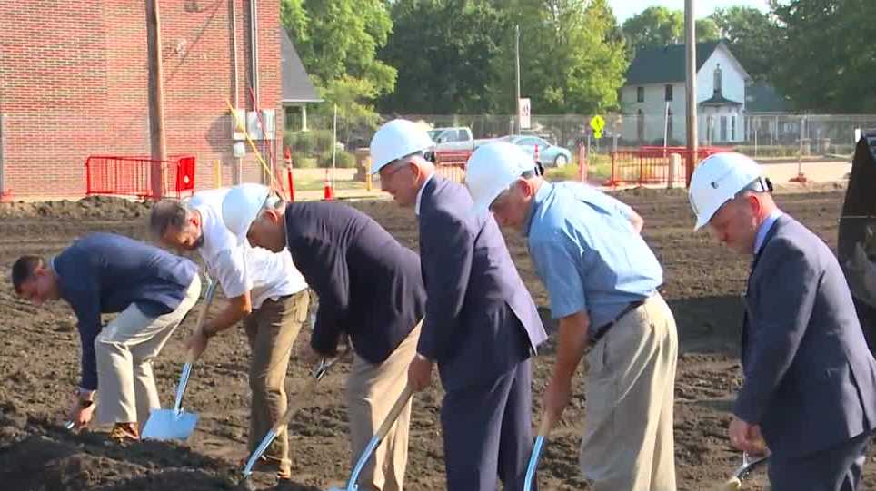 Groundbreaking held for new Dallas County administration building