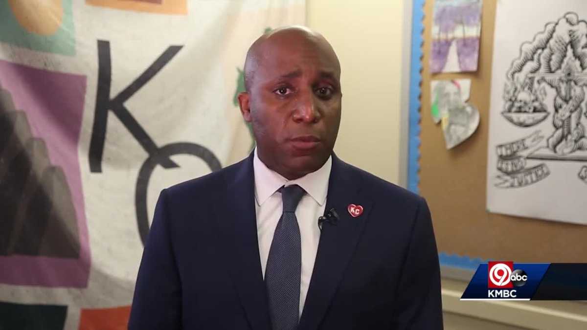 Kansas City mayor seeks raises for city workers