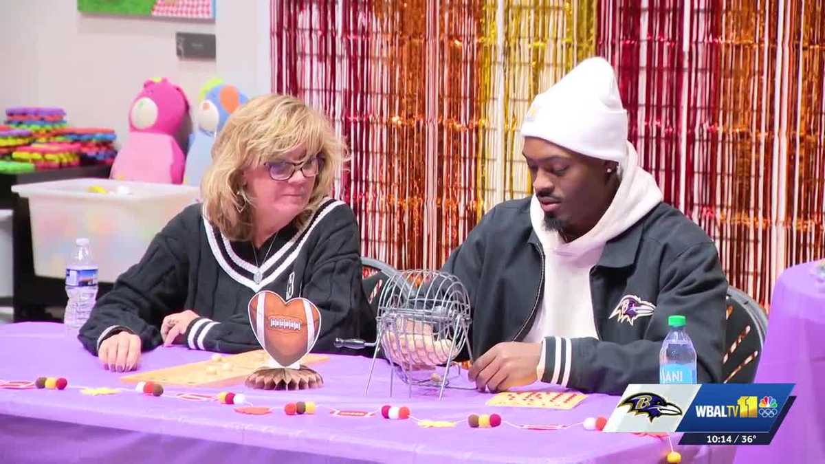 Malaki Starks plays bingo with children at Ronald McDonald House