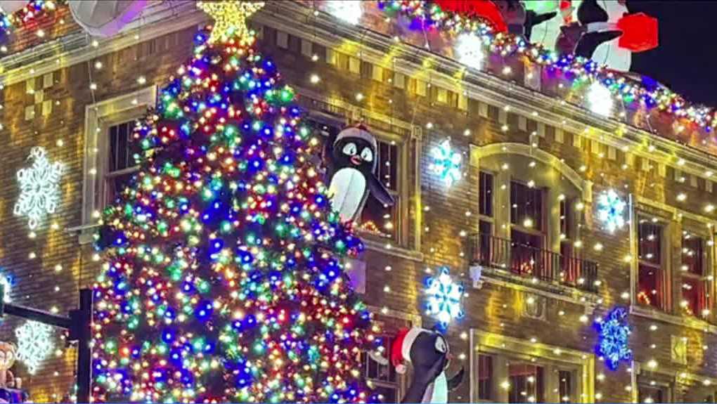 Christmas lights at Angelo's II Monongahela restaurant