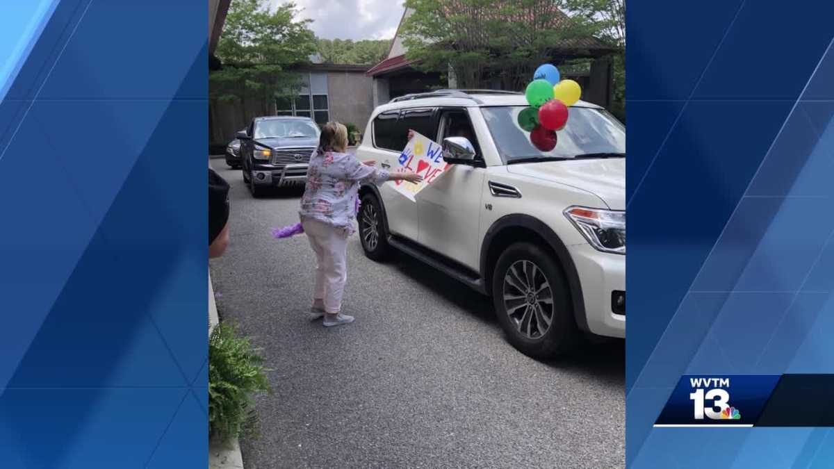 Students surprise Rocky Ridge Elementary teacher with retirement parade