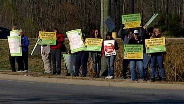 Workers, others protest Wal-Mart labor practices