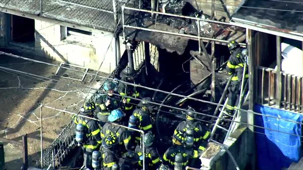 6 firefighters injured in Baltimore rowhome fire