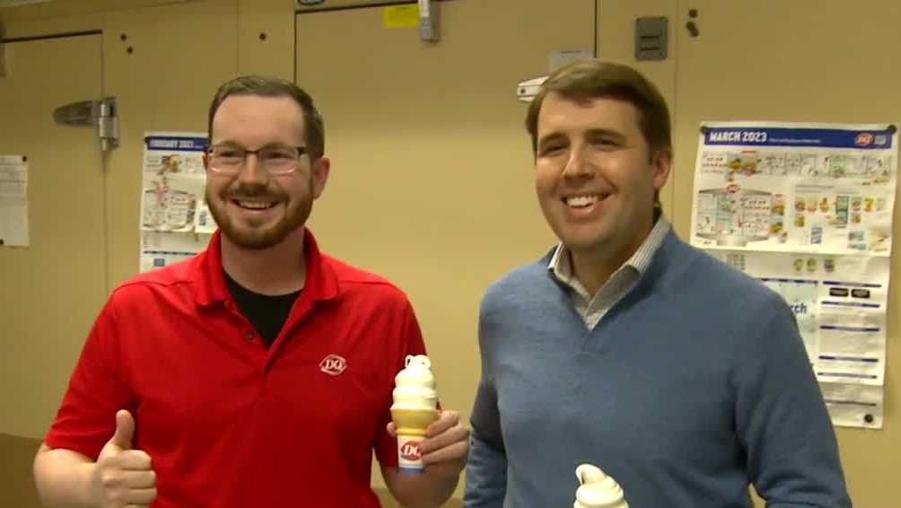 NH Rep. Pappas presents Congressional Record to Manchester Dairy Queen