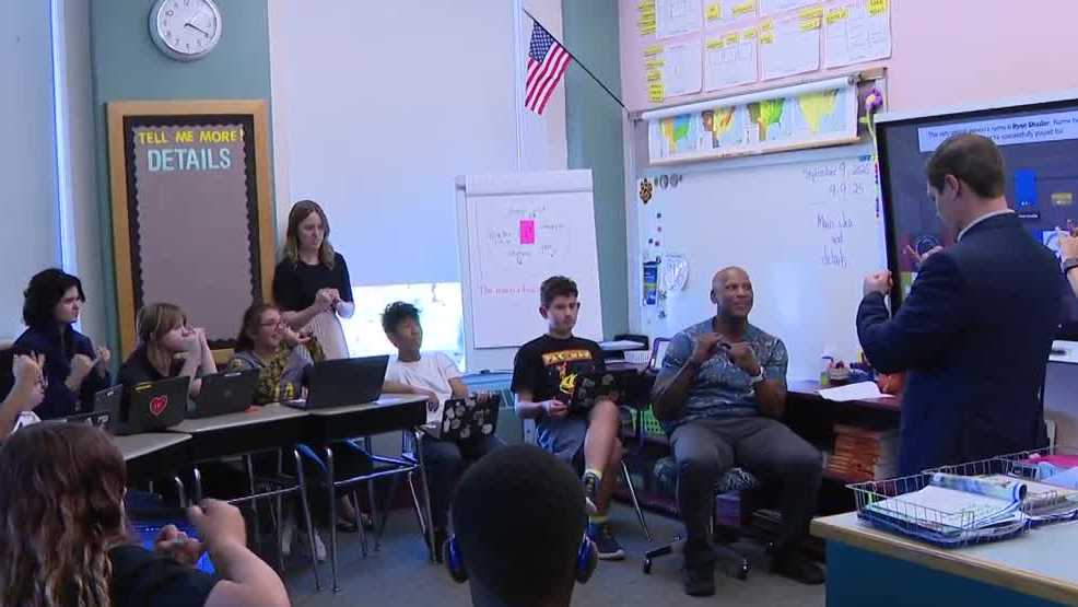 Ryan Shazier visits students at Western Pennsylvania School for the Deaf