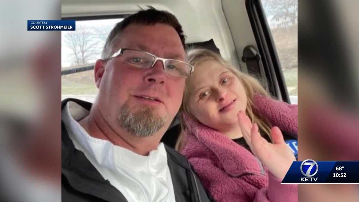 Iowa Western football fans rally around coach whose daughter died