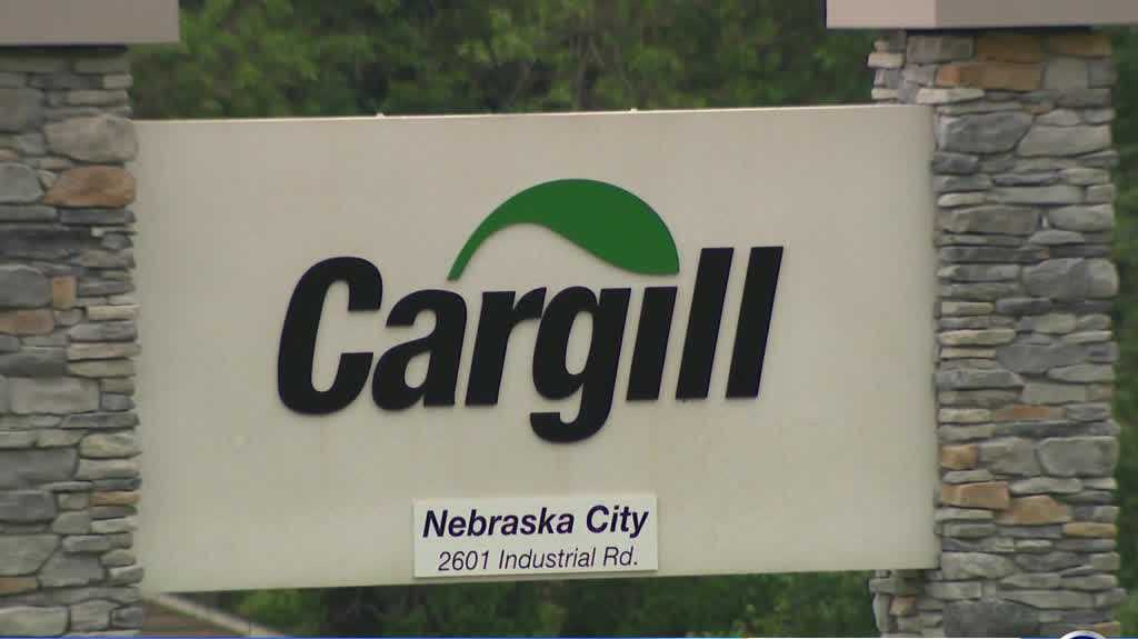 Nebraska City residents push city, Cargill for answers on stench