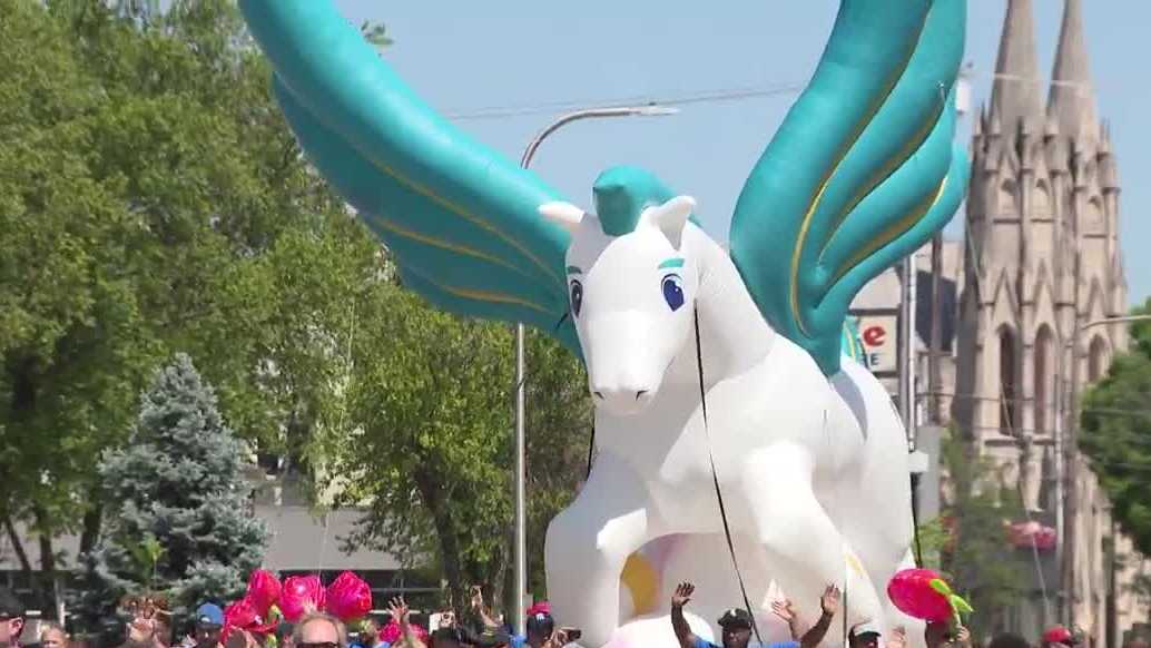Thousands line streets of downtown Louisville as Pegasus Parade makes ...
