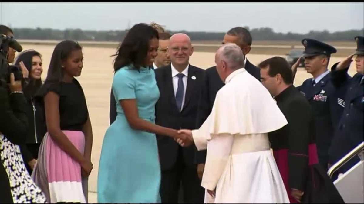 President Obama greets Pope as he arrives in America