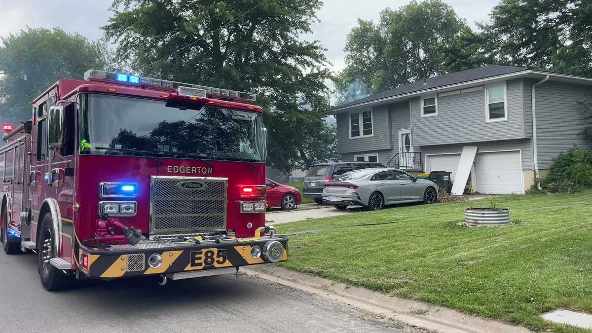Residents expected to be okay after deck fire at Edgerton home
