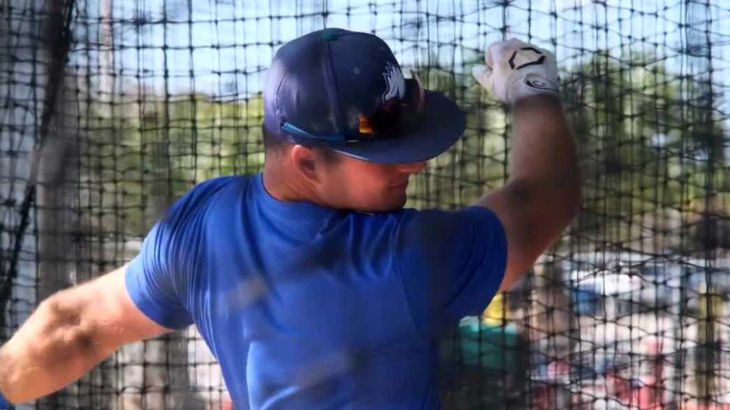 FGCU baseball player wins award after trading his bat for a shovel