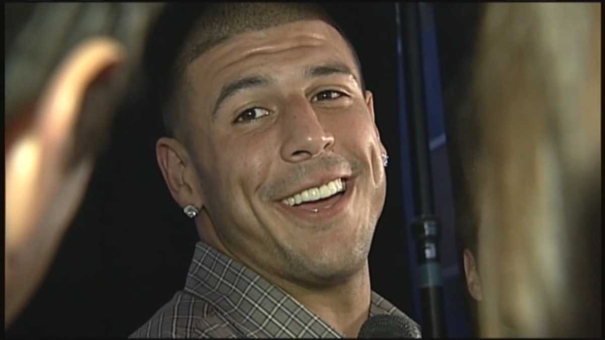 Timeline shows Hernandez played full season after murders