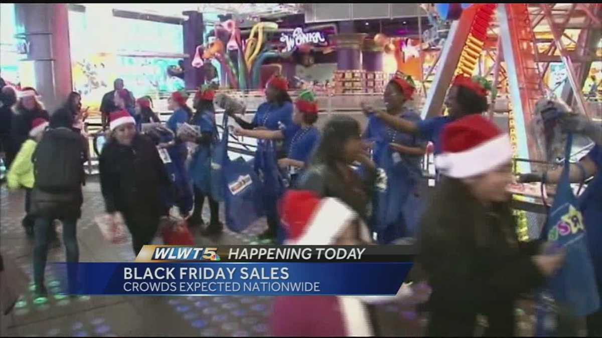 Shopping centers open doors to meet Black Friday rush