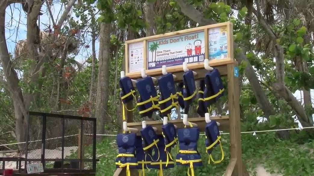 New life jackets installed at Vanderbilt, Delnor-Wiggins beaches
