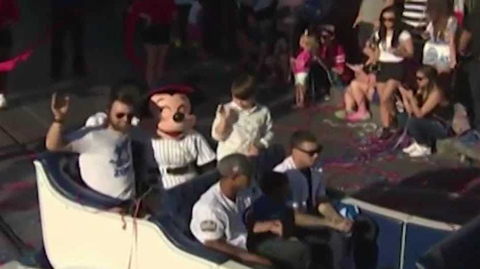 Chicago Cubs parade through Disney’s Magic Kingdom