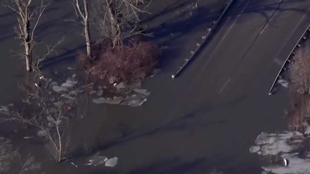 Root River flooding closes W. Oakwood Road in Franklin