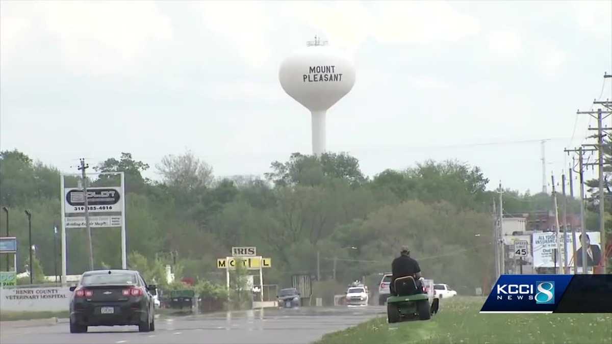 32 in custody in Iowa immigration raid