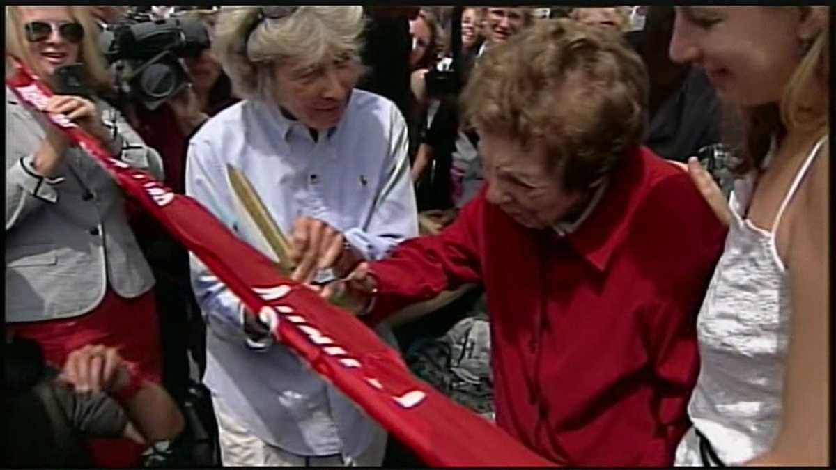 Raw Video: Eileen Foley, 95, cuts ribbon