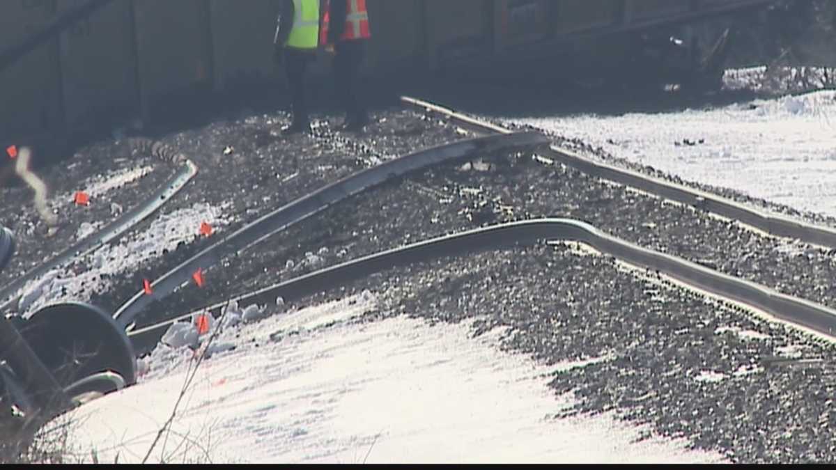 Investigators to determine if cold caused railroad tracks to crack