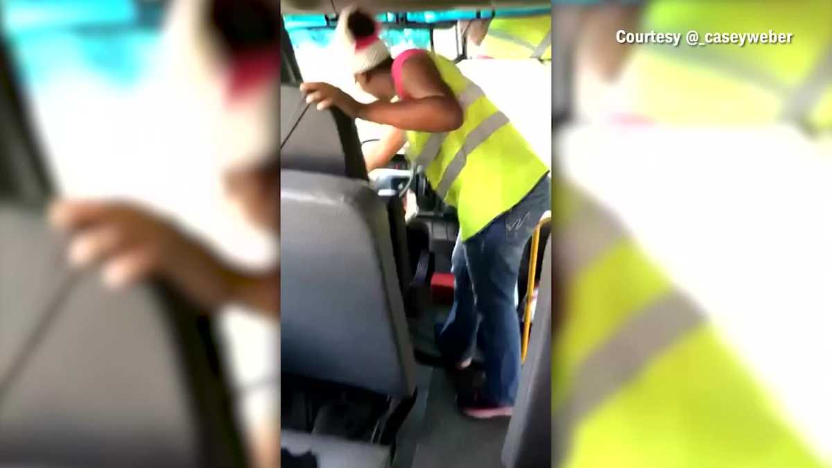 Video: Bus driver allows students to take turns behind the wheel ...